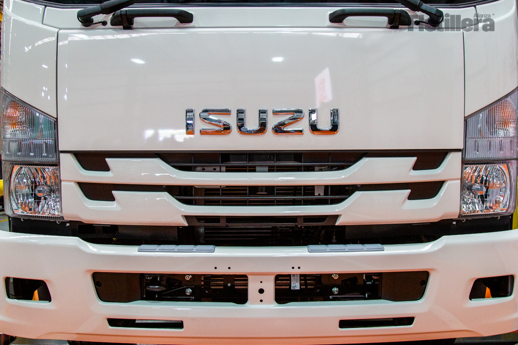 Isuzu celebra 10 años de producción en México - Revista Alianza Flotillera