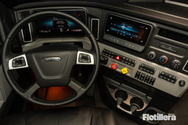Freightliner presenta Driver Coach, el asistente para la protección de ...