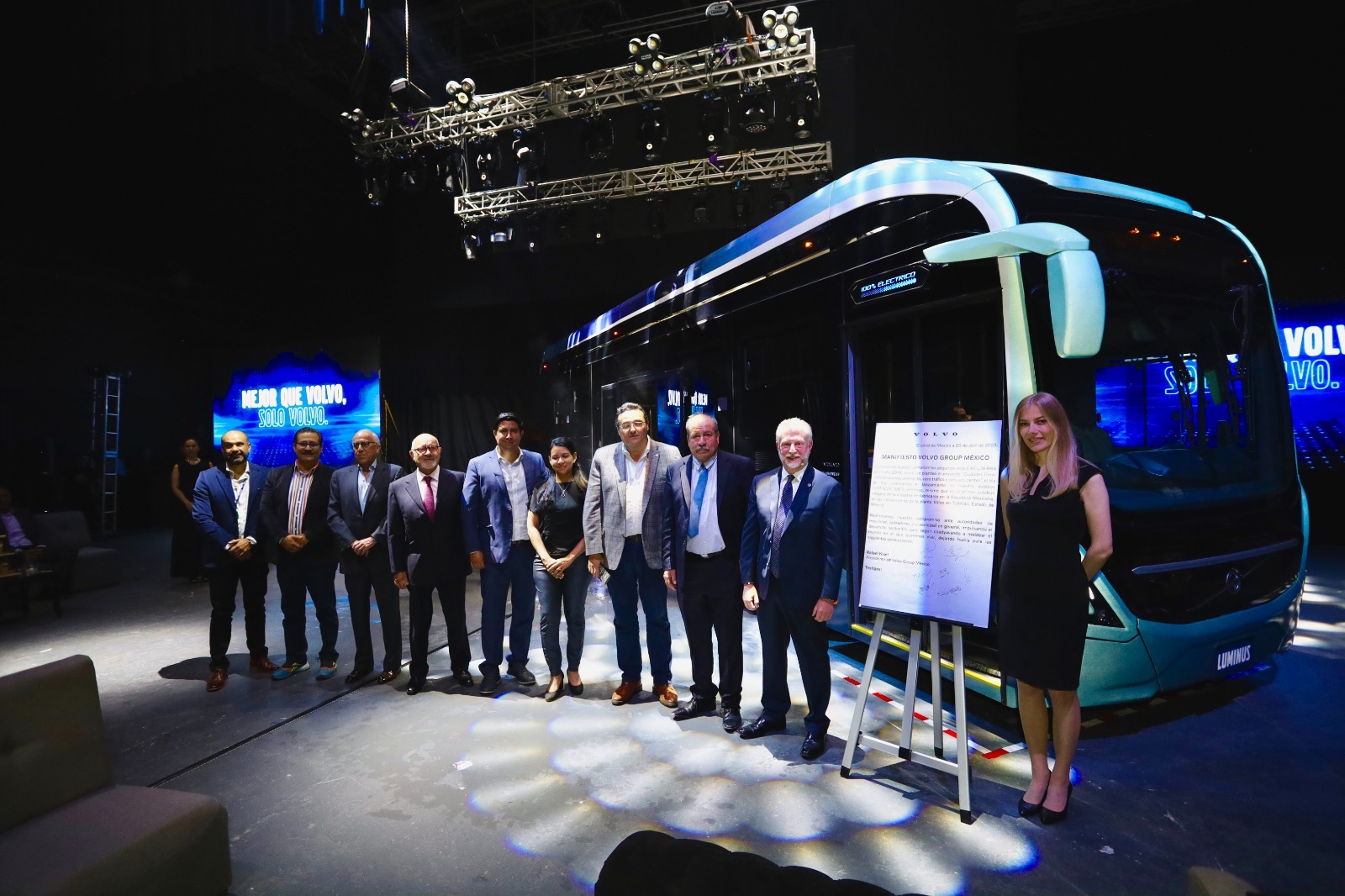 Volvo Buses México festeja 25 años con “luminosa” presentación ...