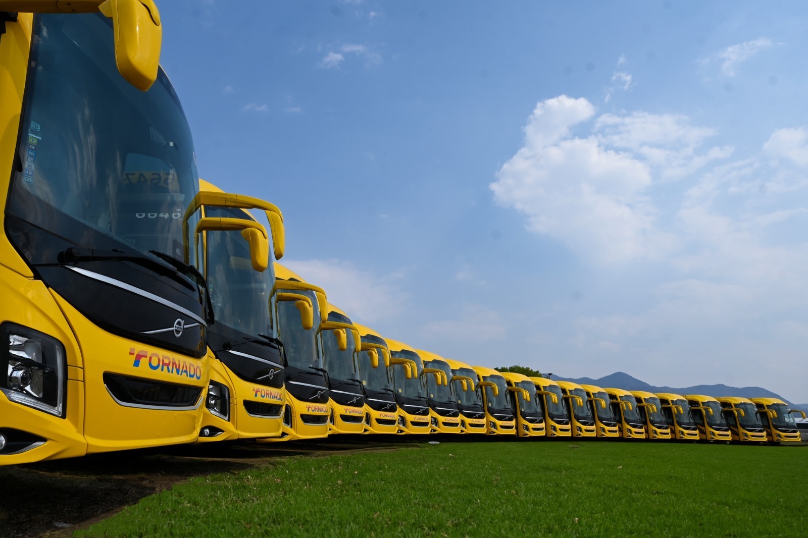 Tornado Bus Company adquiere 20 unidades Volvo - Revista Alianza Flotillera