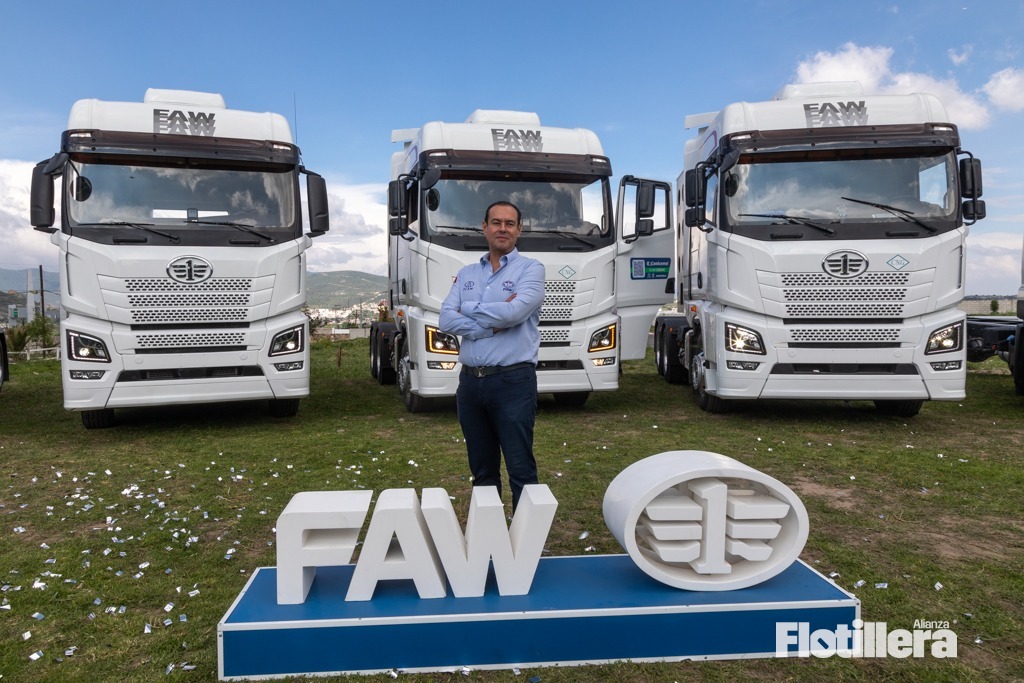 ELAM-FAW celebra 71 años con tres nuevos tractocamiones - Revista Alianza Flotillera